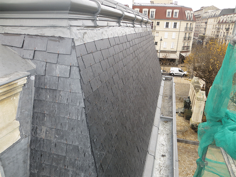 Brisis-en-ardoises-avec-corniche-en-zinc - COUVERTURE FOLKERT EUGENE